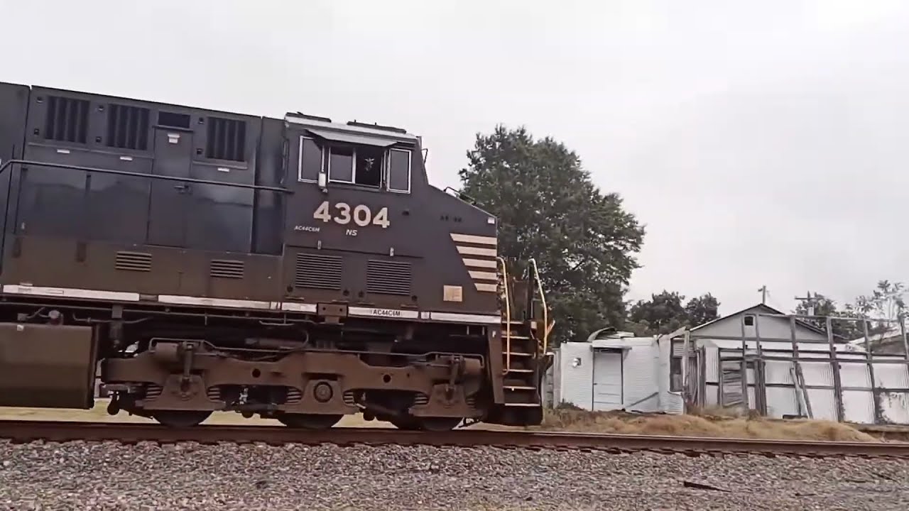 NS 4304 with the Horn Show Legend on Board leads 18D in Union, SC ...