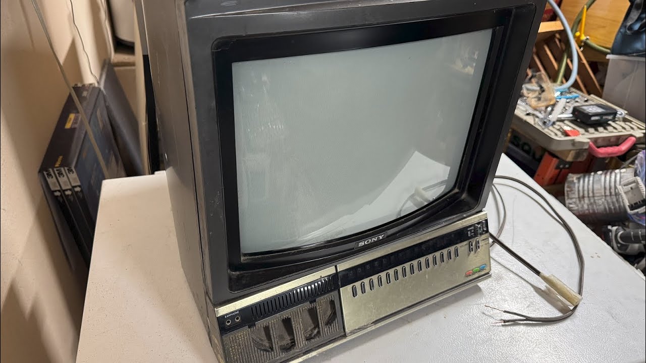 Three Retro Garage Finds: CRT-Betamax-VCR - YouTube