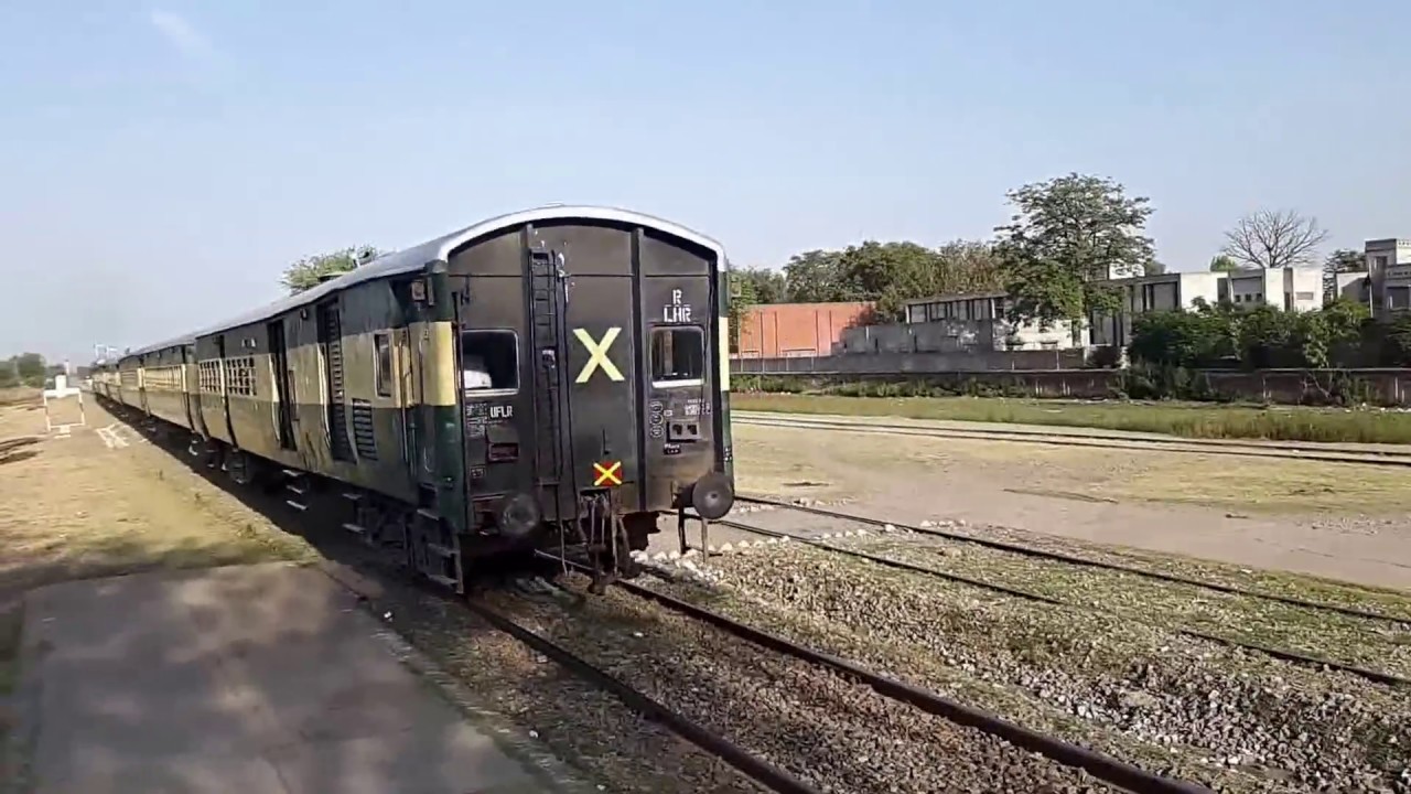 Pakistan Railways Train from Dinga to Mandi Baha ud din - YouTube
