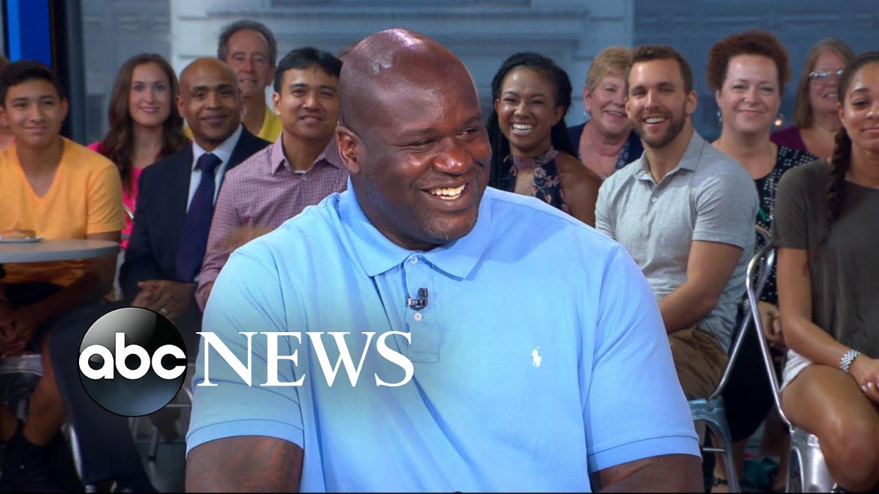 Shaq shows off his best poses and relives own fashion trends - YouTube