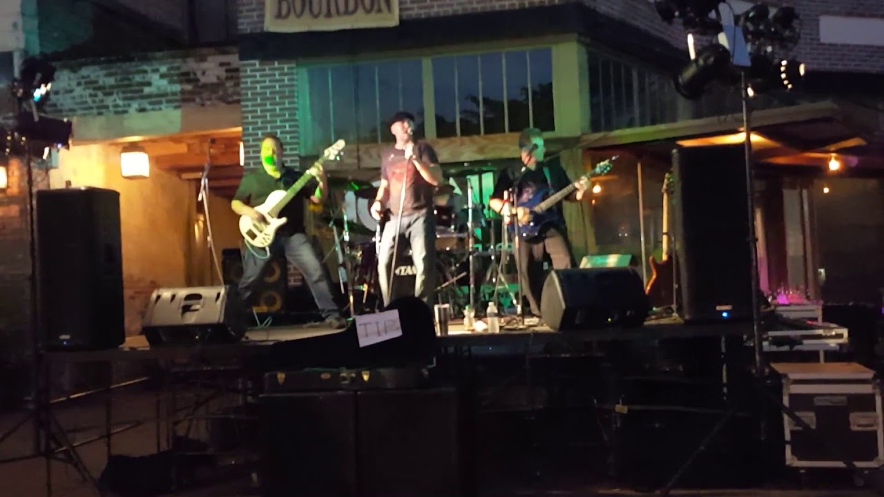 Iconic playing One by Creed - YouTube