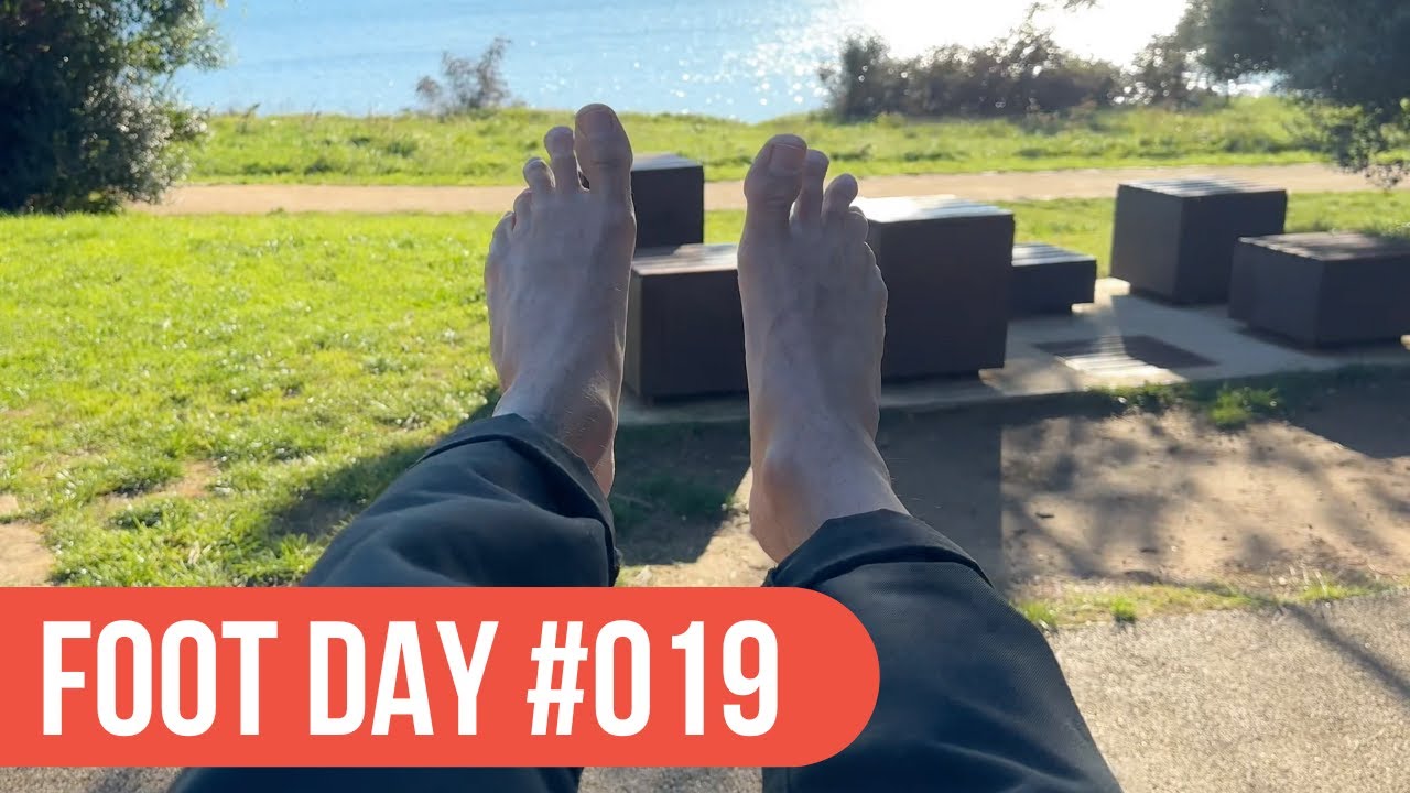 1 Min Swinging Toe Wiggle - Foot Day 019 - YouTube