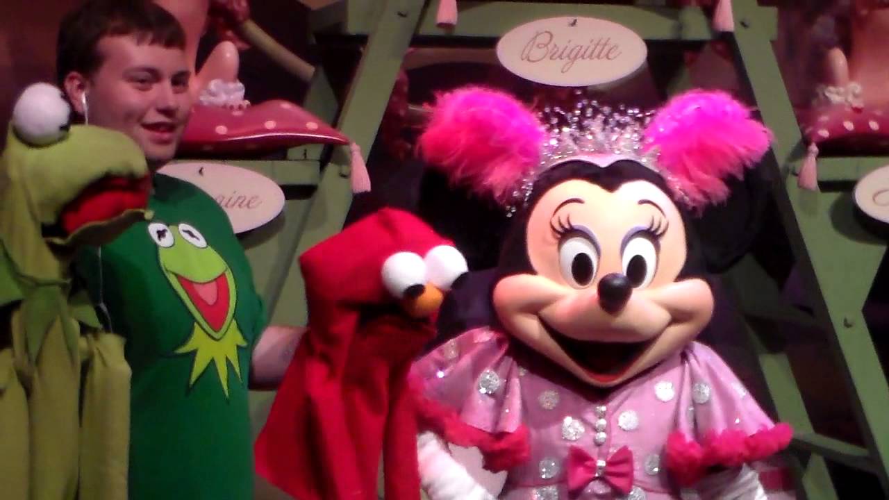 Kermit and Elmo meet Minnie - YouTube