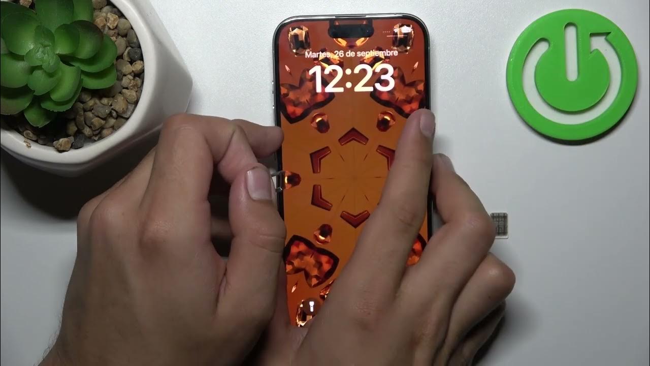 Cómo insertar la tarjeta SIM en el iPhone 15 Pro - YouTube