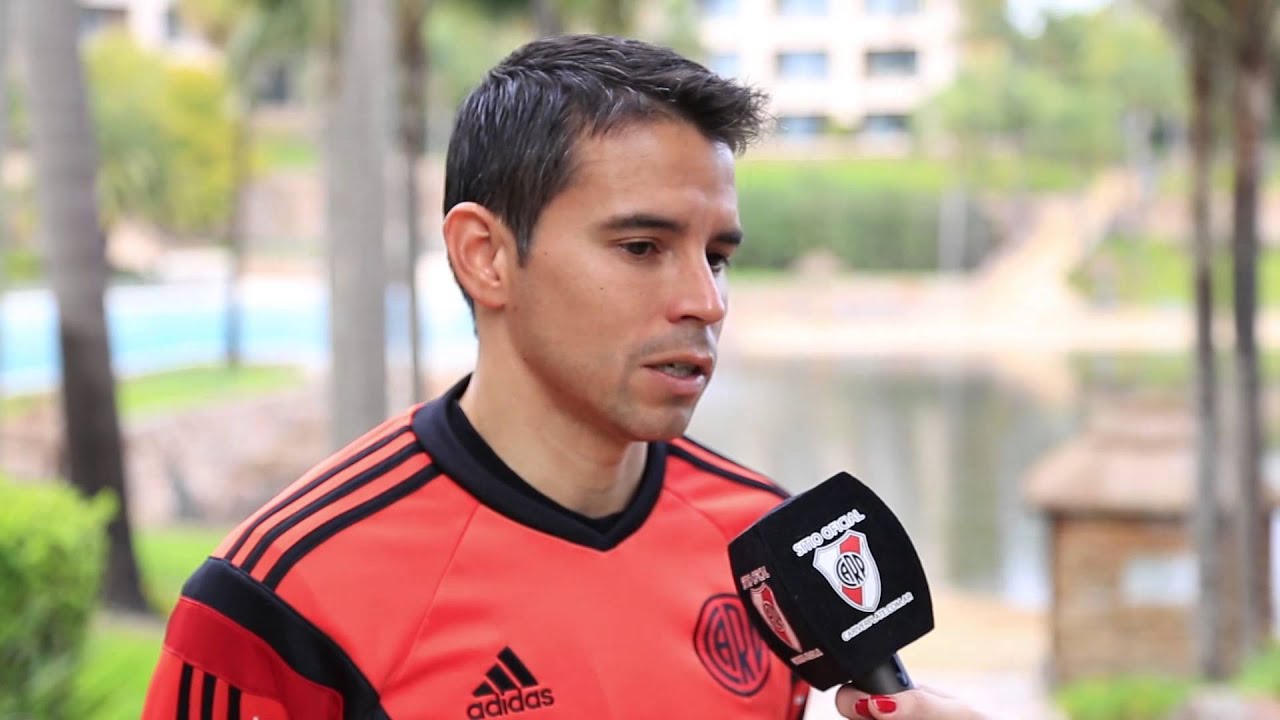 Javier Saviola, mano a mano en su vuelta a River - YouTube