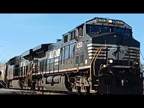 NS 4353 leads NS 8066 and highballs through st peters! (with hornshow!) - YouTube