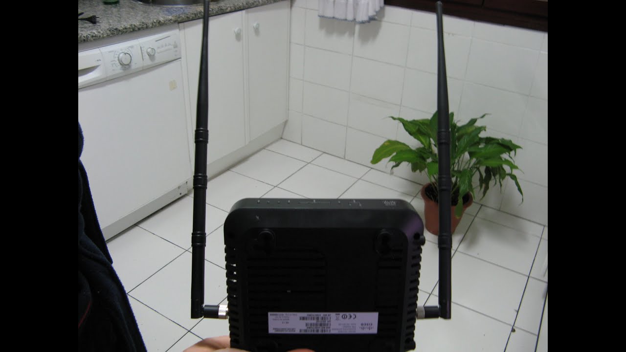 COLOCACION DE ANTENAS EXTERIORES ROUTER CISCO EPC3825 - YouTube