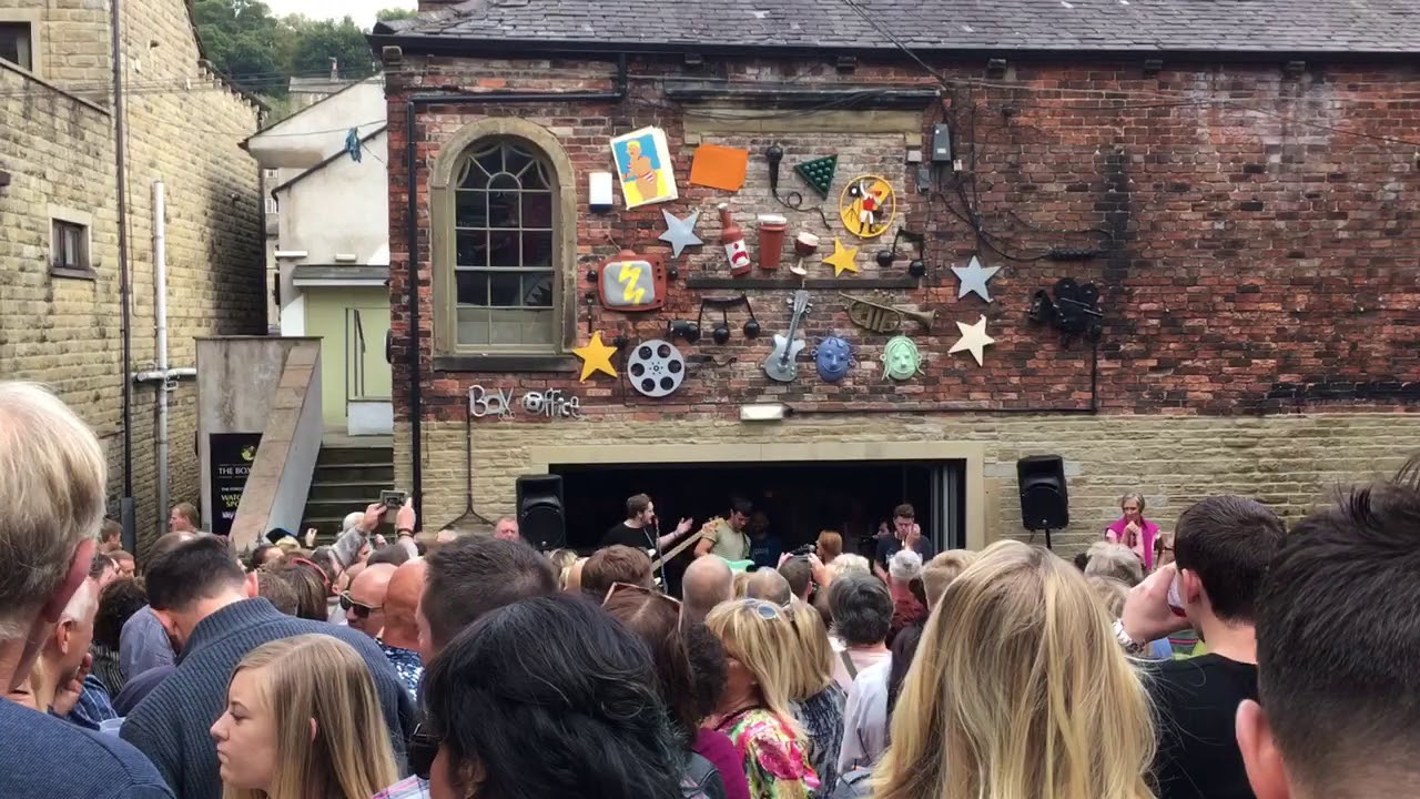 The Chain - Sass and The Groove, Holmfirth Food and Drink Fest 2017 ...