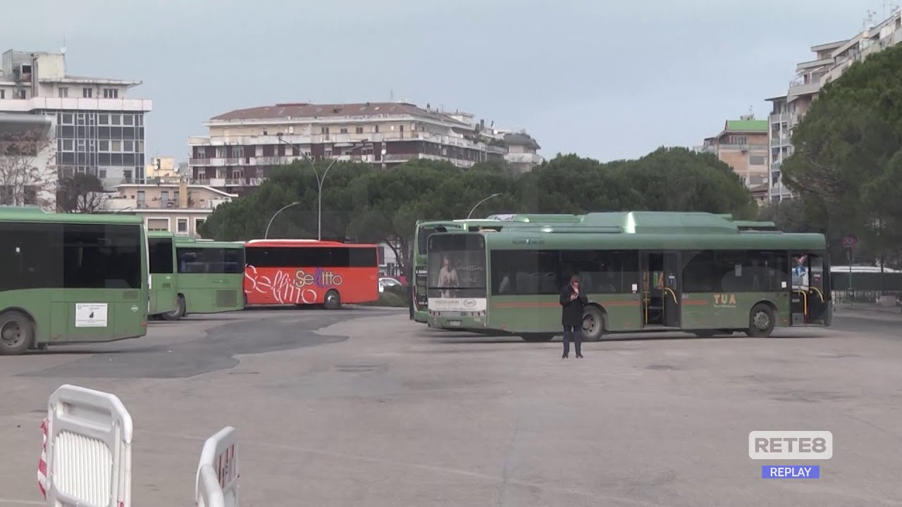 Pescara - Al terminal bus manca la segnaletica - YouTube