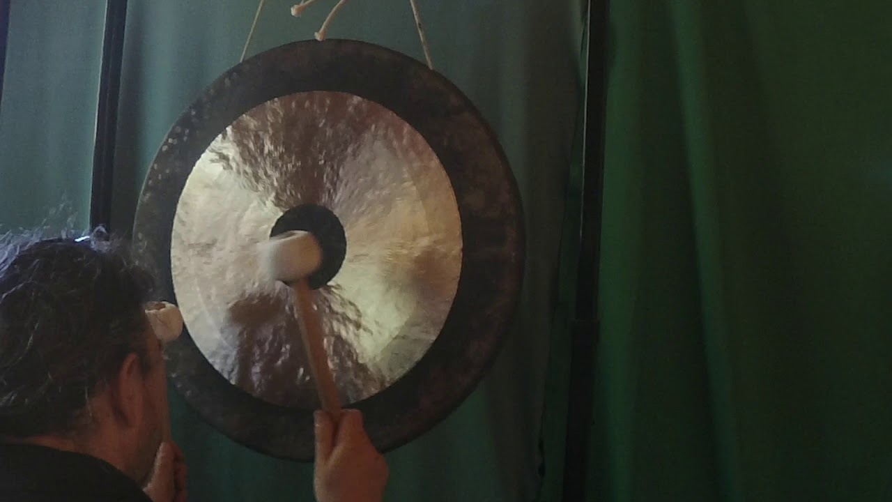 25 minute Gong bath with Wind gongs and Chau gongs - YouTube