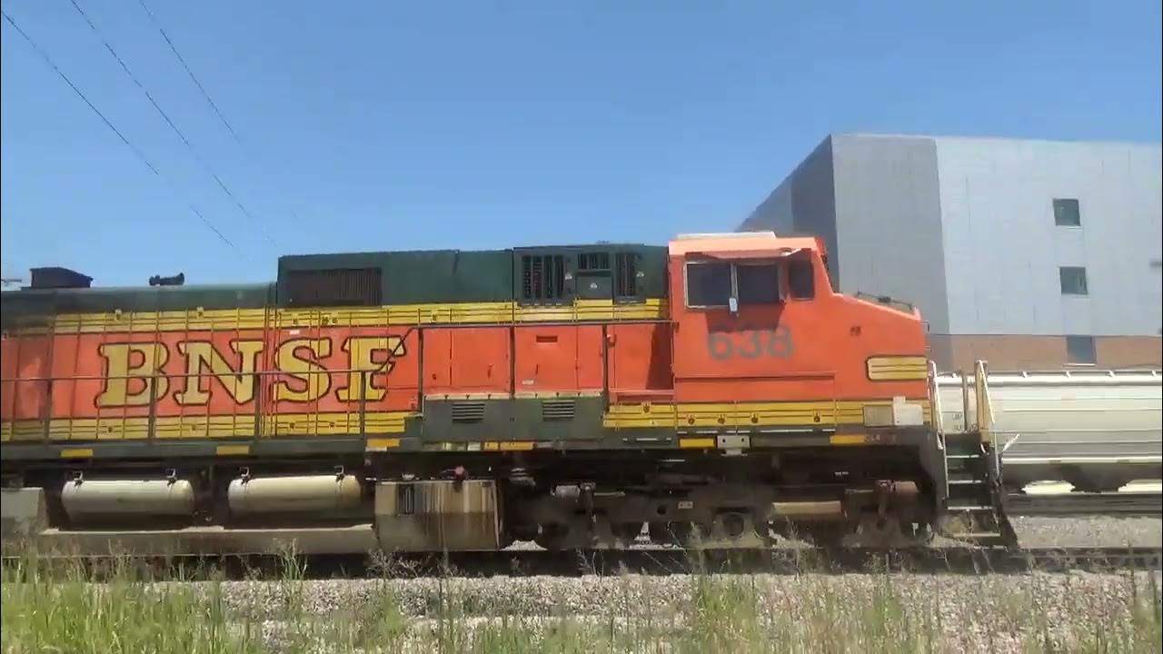 UP 7652 South meets BNSF 638 South Cleburne Turn Job just South of Tower 55 in Fort Worth, TX ...