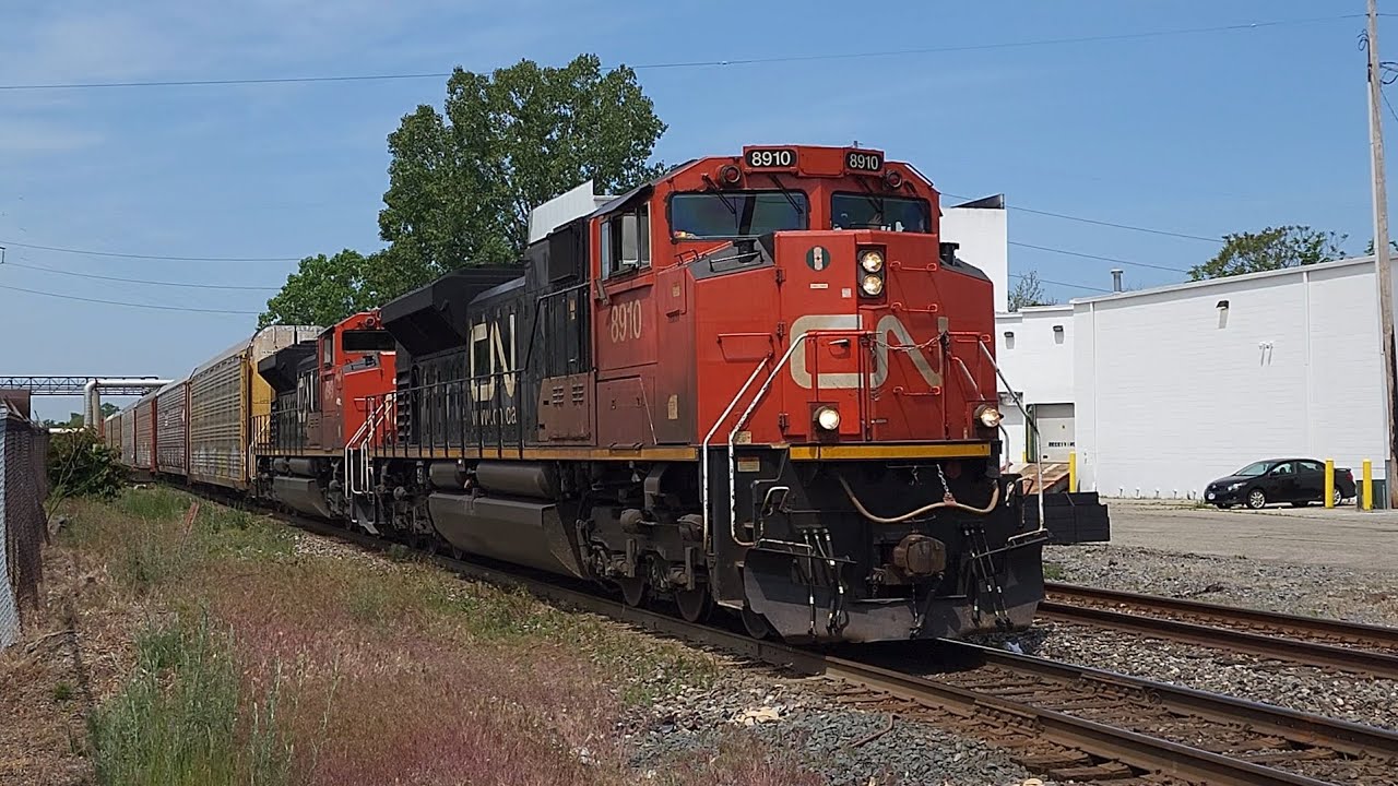 Canadian National Eastbound Stack Train 5/28/23 - YouTube