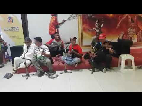 Bantu nyumbang lagu untuk penyanyi yang buta | khuta solo - YouTube