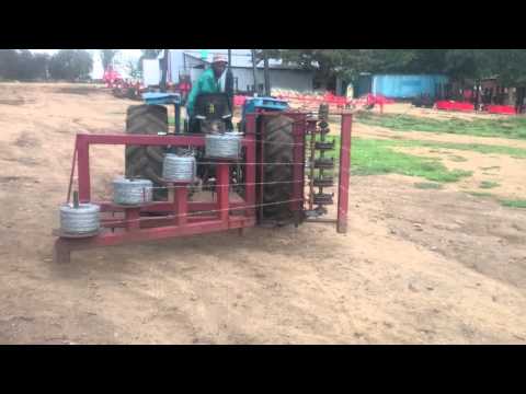 Myburgh Toerusting Draadspanner - Fencing machine - YouTube