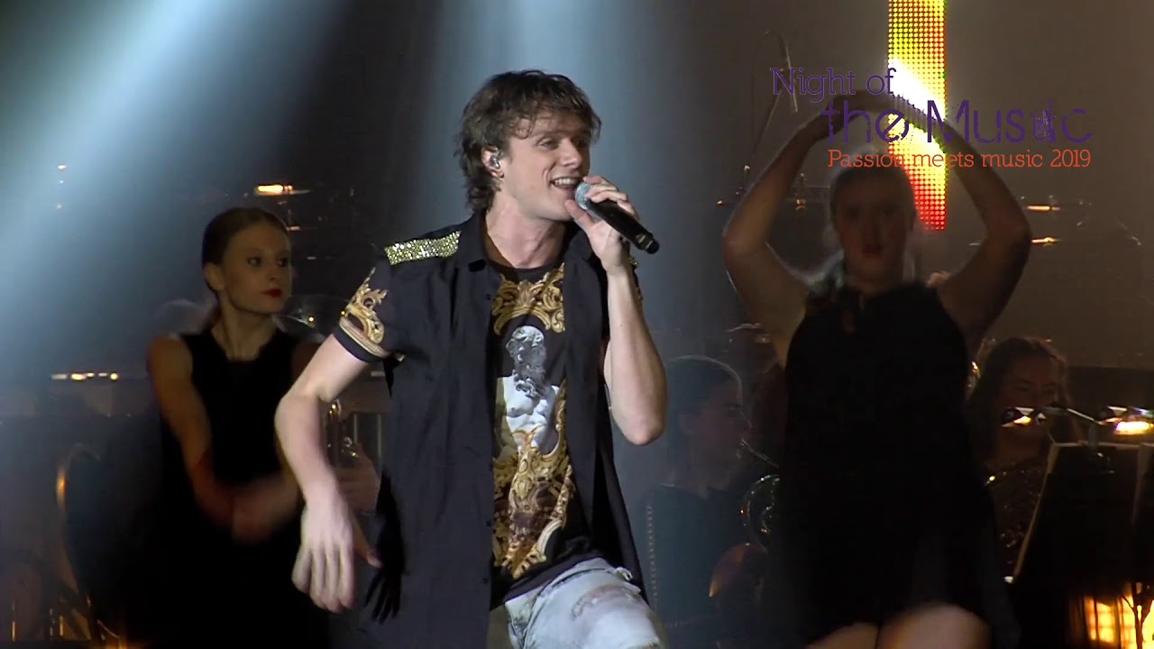 Locked out of Heaven | Night of the Music 2019 | Nick Holleman - YouTube