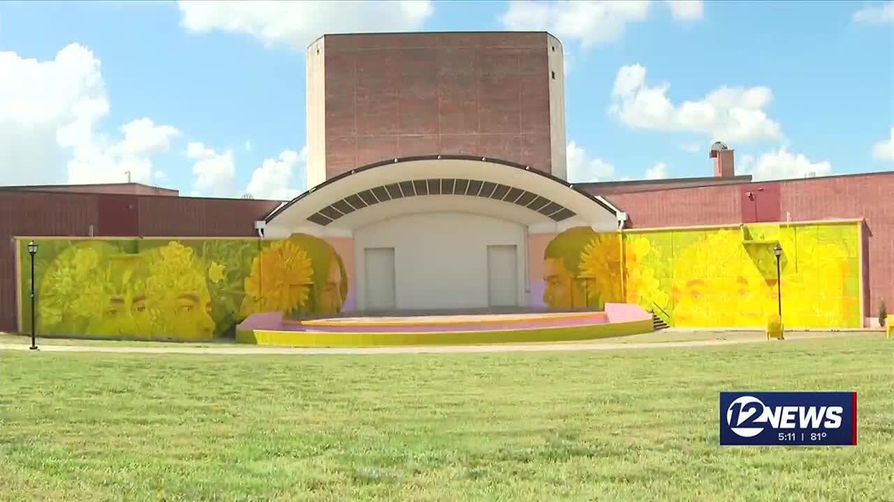 Street artist GLeo completes mural at WSU - YouTube