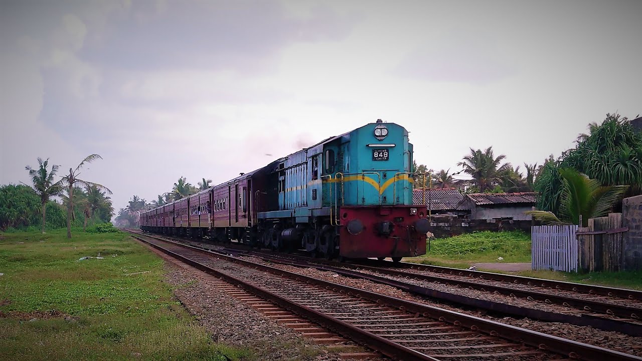 express train in coast line sri lanka | class m8 diesel locomotive ...