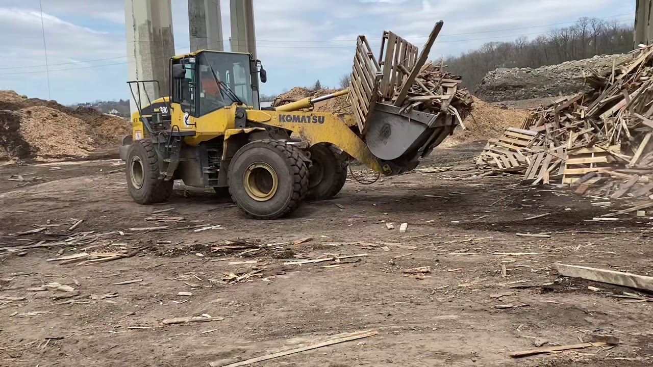 CBI 6800CT Grinder demo, Cleveland, mulch and topsoil yard 1 - YouTube