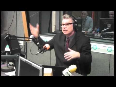 Piranha 3DD reviewed by Mark Kermode