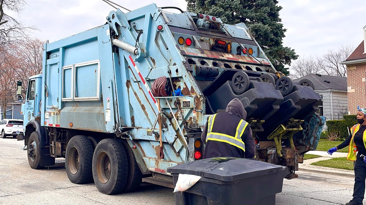 Chicago Streets and San Autocar WX Heil Powertrak Rear Loader Garbage ...