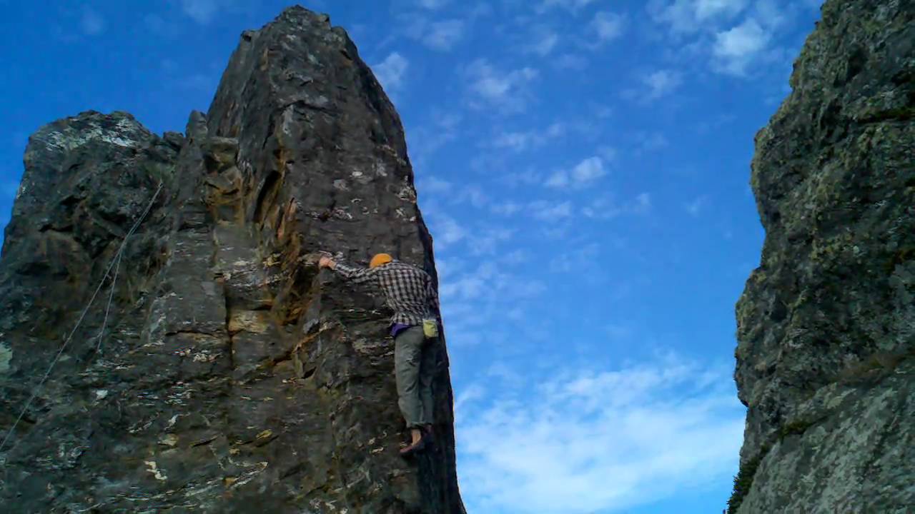 Travis free soloing Pelican Arete at Goat Rock - YouTube
