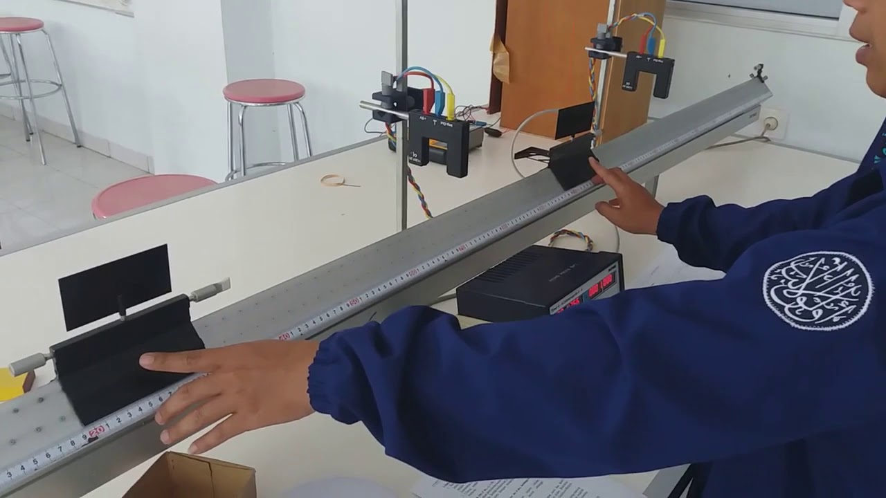 Percobaan Tumbukan Praktikum Fisika Dasar - YouTube