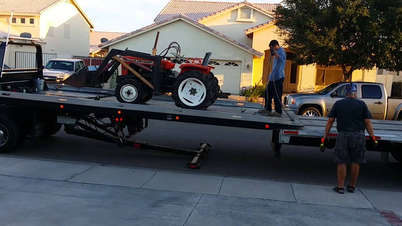 Loading tractor - YouTube