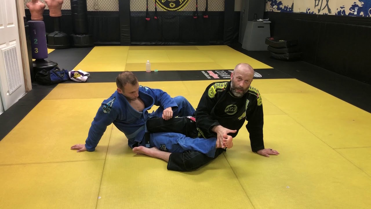 One handed foot lock - YouTube