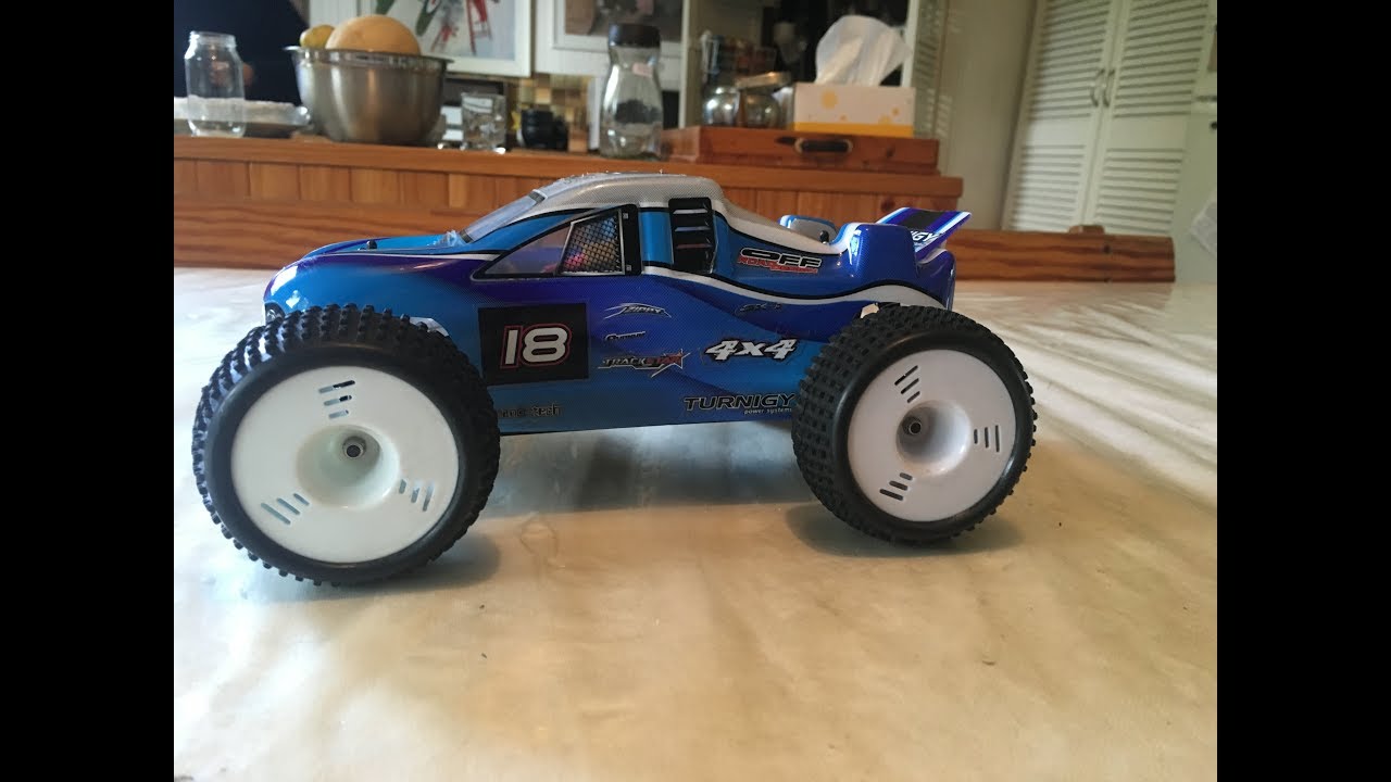 Turnigy 1/18 mini Stadium truck - YouTube