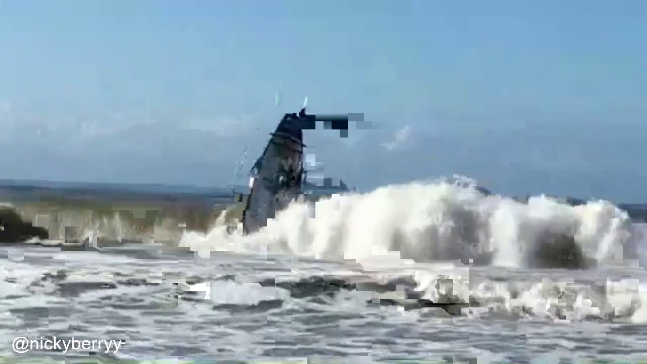 Yacht on the Rocks | Boat Fails of the Week - YouTube