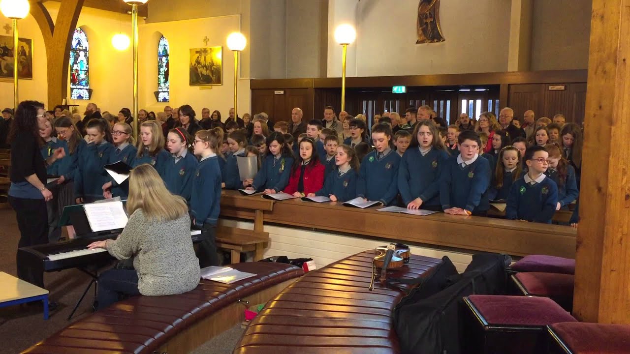 Coir Gaelscoil Eiscir Riada - YouTube