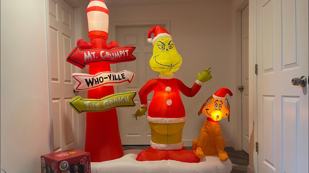 Christmas Inflatable Grinch Scene - YouTube