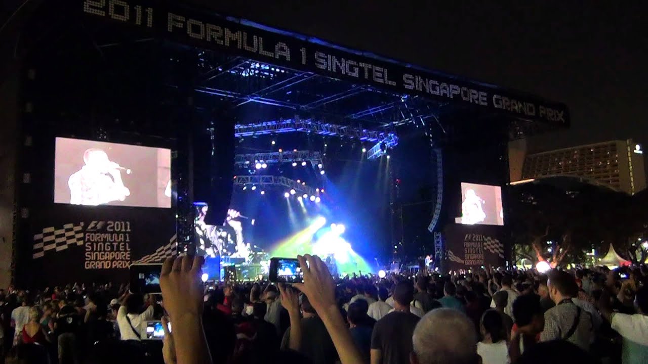 Linkin Park - In the End - Live Singapore GP 2011 - YouTube