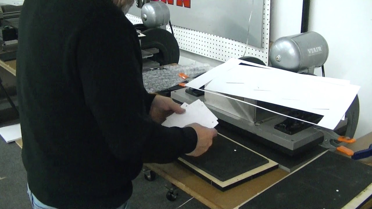 1500 clicker press cutting chip board with .937" Dies - YouTube