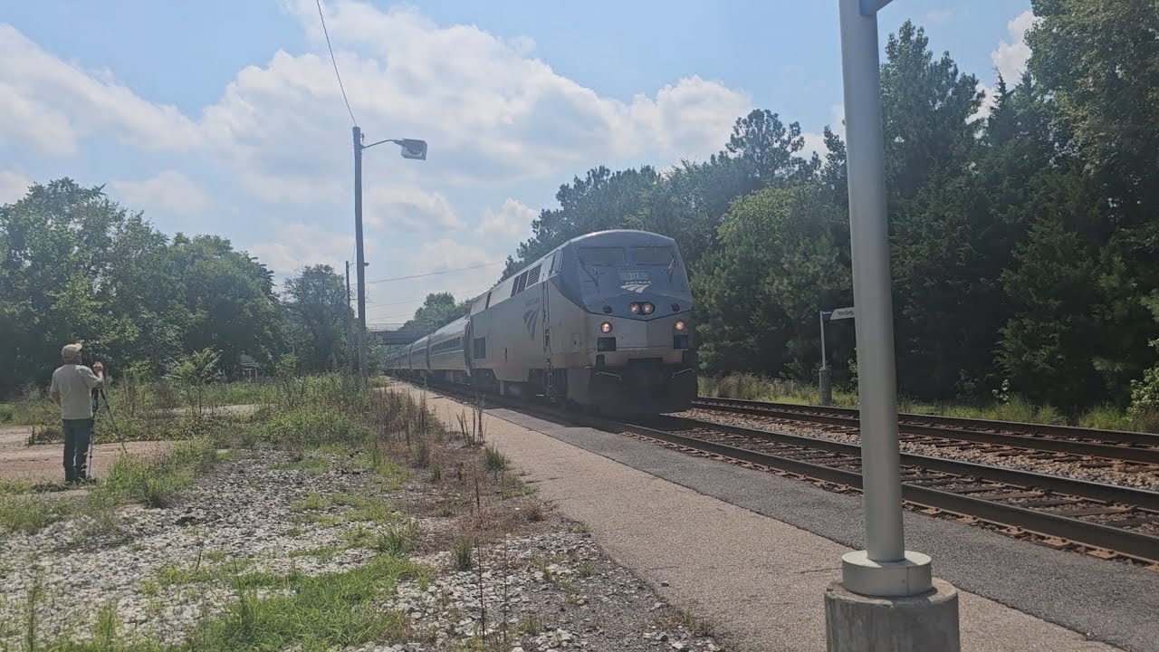 Amtrak 158 arriving to Petersburg - YouTube