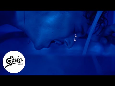 Burakbey - uyurgezer | Lyric Video