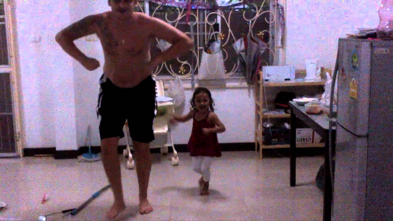 Kevin Nolan Chicken dance (Bangkok style) - YouTube