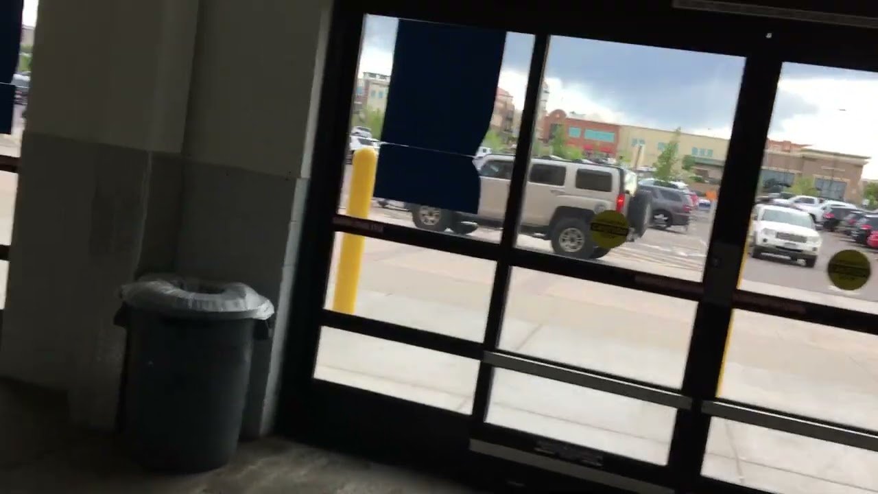 Stanley automatic exit doors at Sam’s club in Aurora Colorado - YouTube