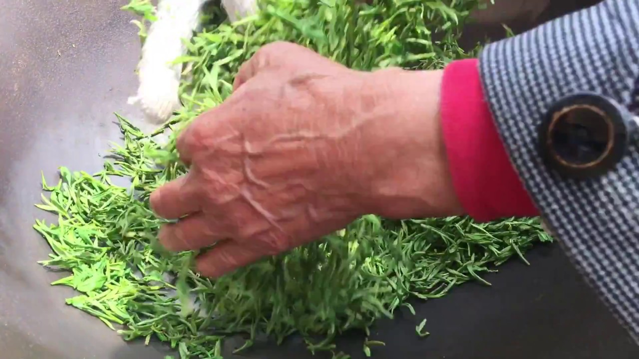 Short Video | Frying Green Tea in a Wok - YouTube