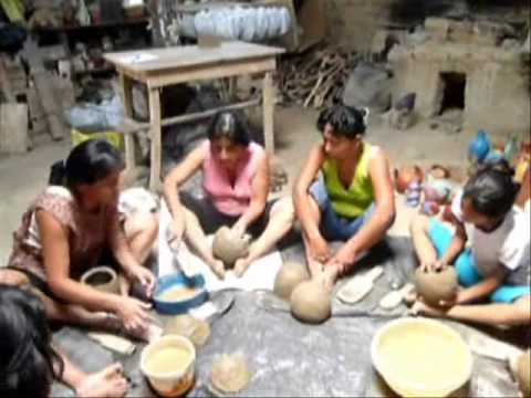 ANCIENT ROCK & Paddle Ceramic techniques of Chulucanas Peru - YouTube