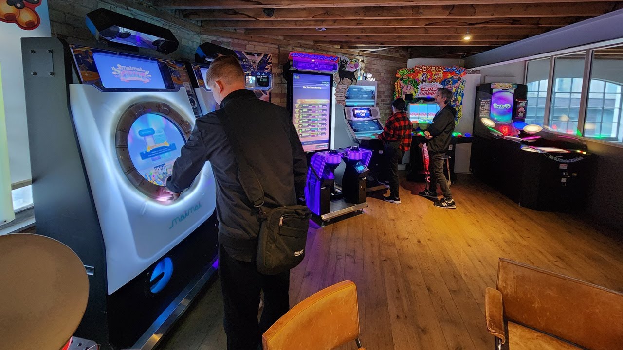 Video Game Arcade Tours - Chief Coffee (London, UK) 🇨🇦 - YouTube