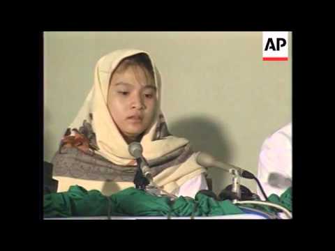 PHILIPPINES: FILIPINO MAID RETURNS HOME AFTER RELEASE FROM UAE JAIL