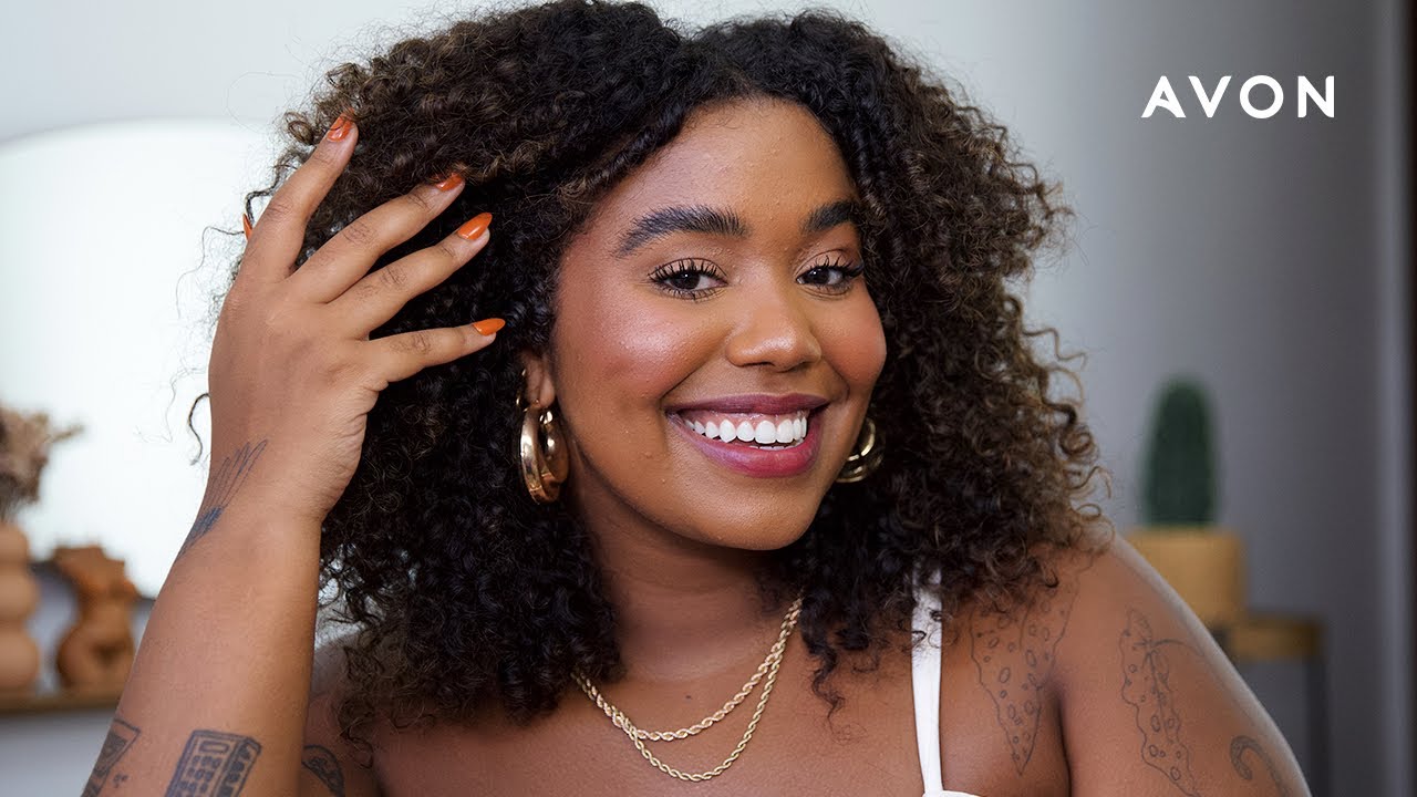 Dona Avon Ensina com Mari Lobo: O guia da pele do verão | Avon - YouTube