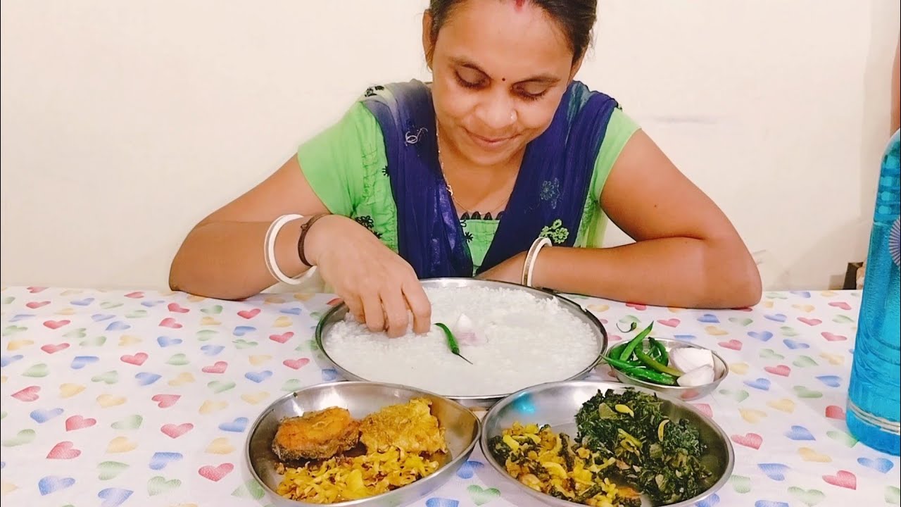 EATING PANTA VAAT.(পান্তা ভাত) WITH FISH FRY PATAKOPI FRY POTATO FRY ...