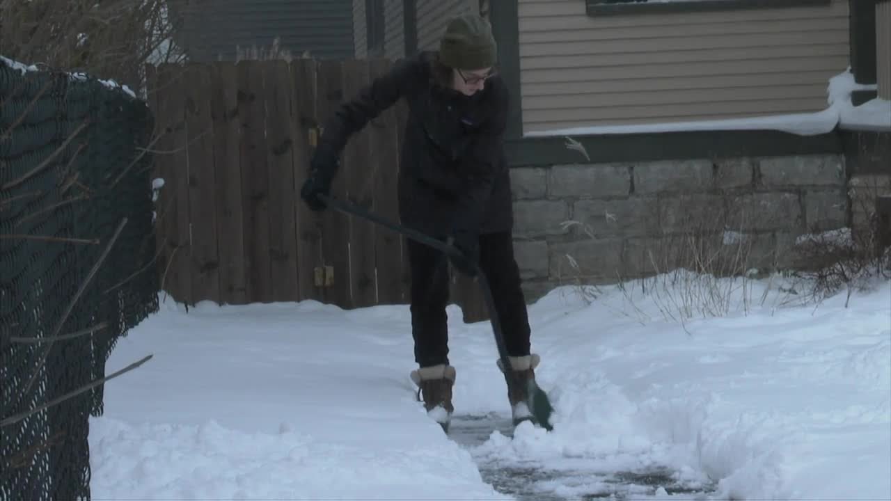 Parkside neighbors helping neighbors by being 'Snow Angels' - YouTube