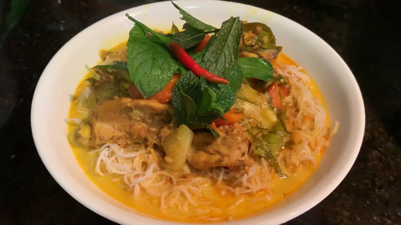 Chicken Curry Served With Vermicelli Noodle - No Marinade | Bún CàRi Gà ...