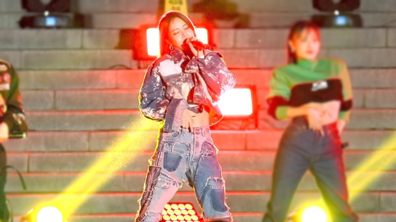 MAMAMOO SOLAR ILLELLA (마마무 솔라 일낼라) 전국회원대회 | 4K 직캠 221021 - YouTube