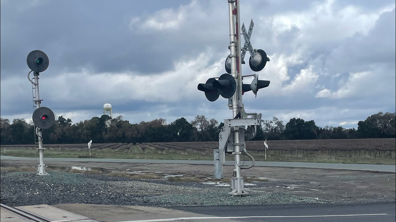 Up 5761 EAP Unit Intermodal Z Train Giving It Up At W Kile Road ...