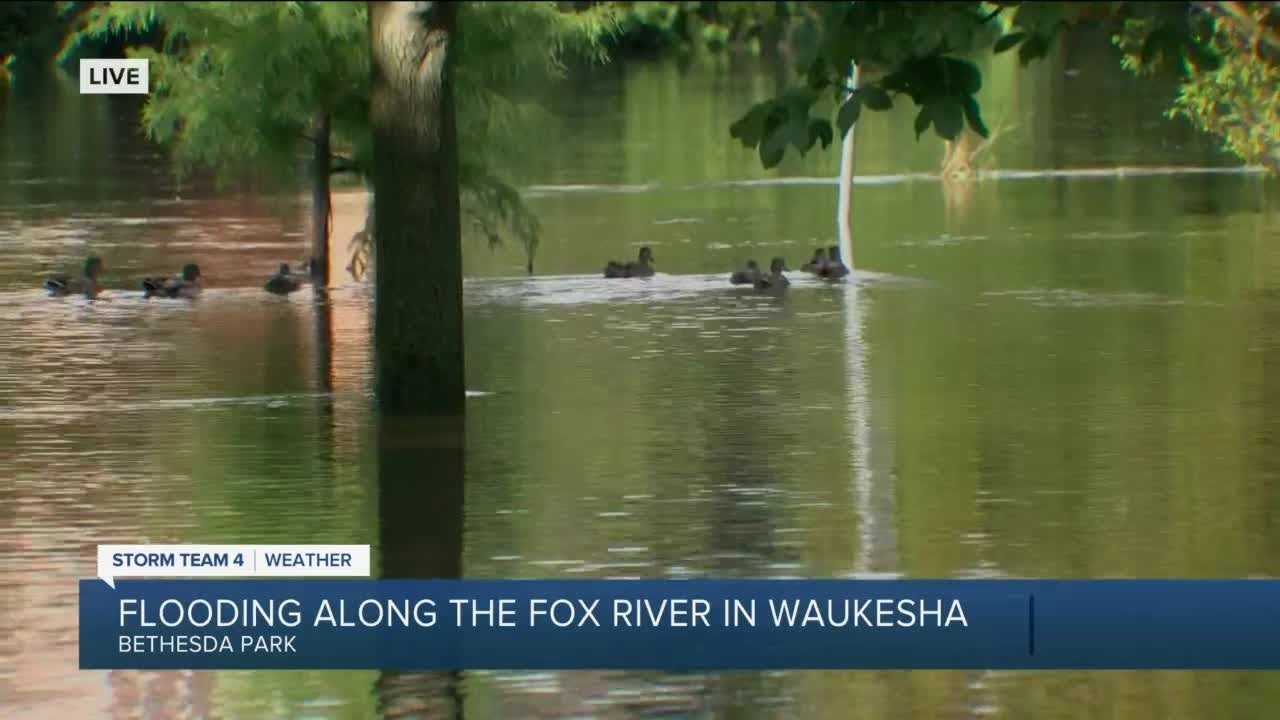 Flooding along the Fox River in Waukesha - YouTube