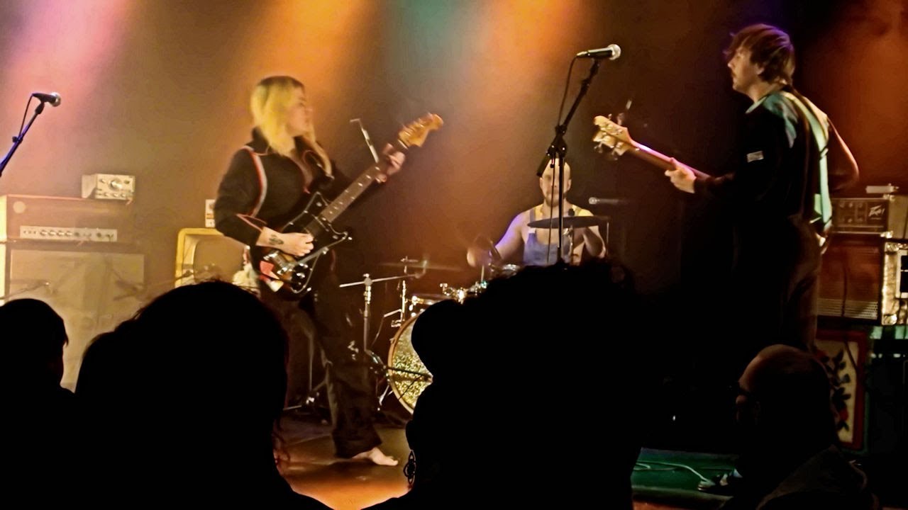 Mara Balls - Hiljaa - Live at Korjaamo, Helsinki, Jan. 13, 2023 - YouTube
